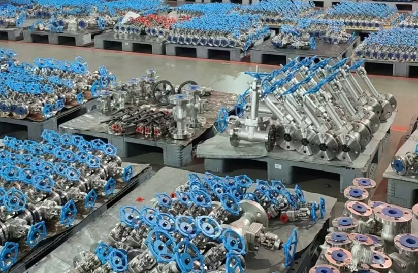 What are the different types of flange valves?